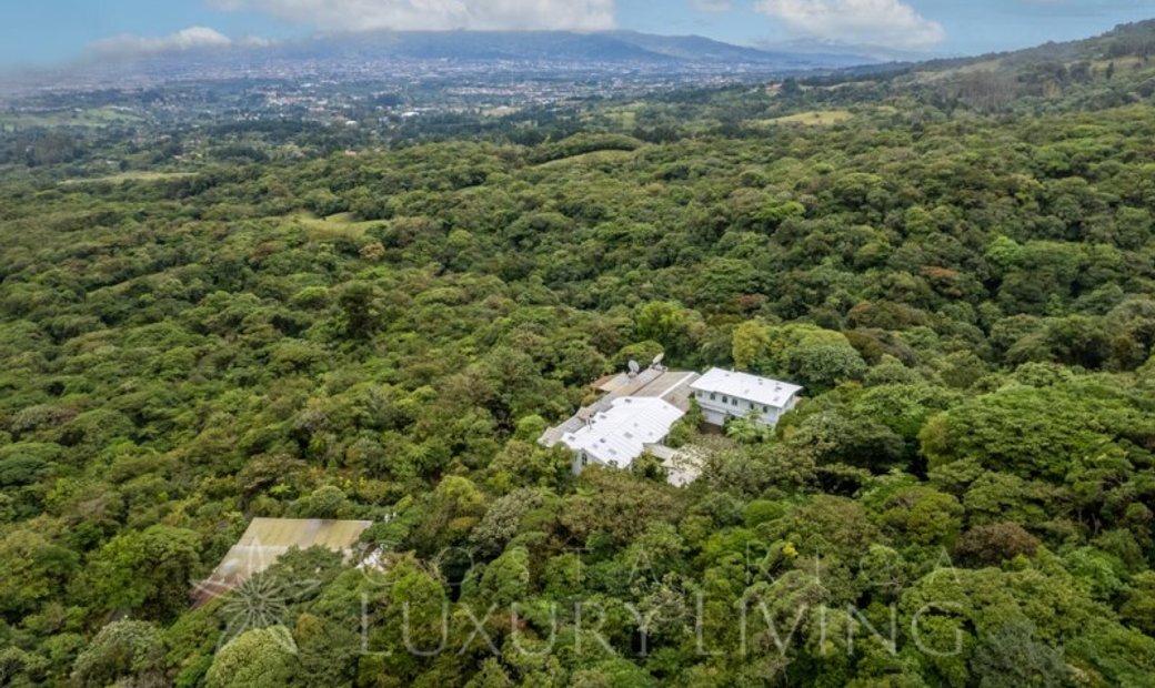 20119 21 Hectares On Route 32 With Luxury House In Moravia, Costa Rica ...
