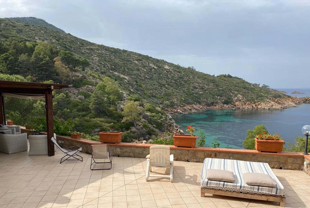 An Amazing Edge Cliff Villa In Giglio In Isola Del Giglio, Tuscany ...