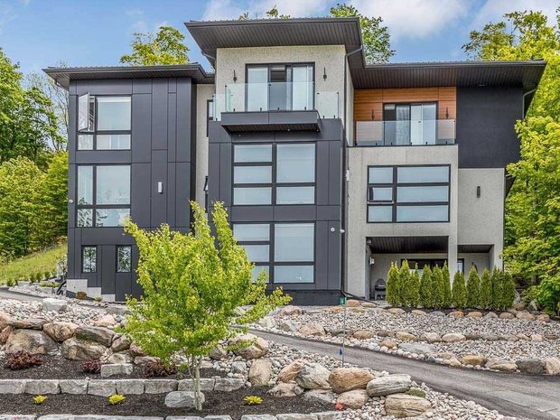 Luxury mountain view homes for sale in Shanty Bay, Ontario, Canada ...