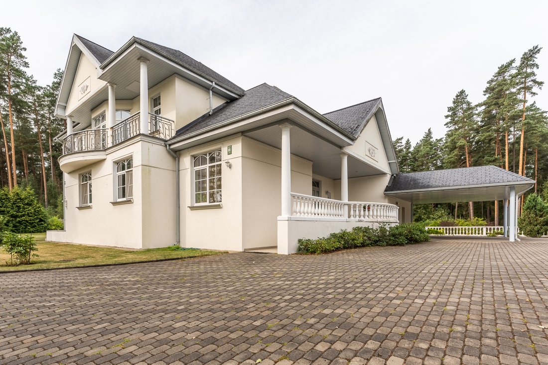 A House In Baltezers With A View Of The Lake And The Pine In Bukulti ...
