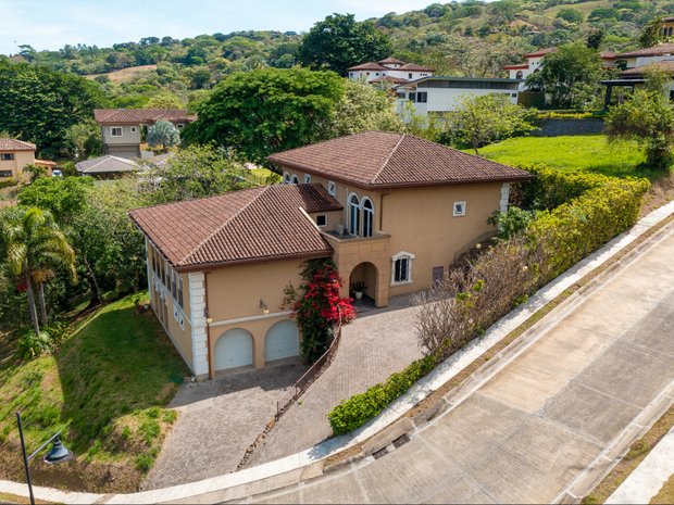 Luxury homes with tennis court for sale in Ciudad Colón, San José ...