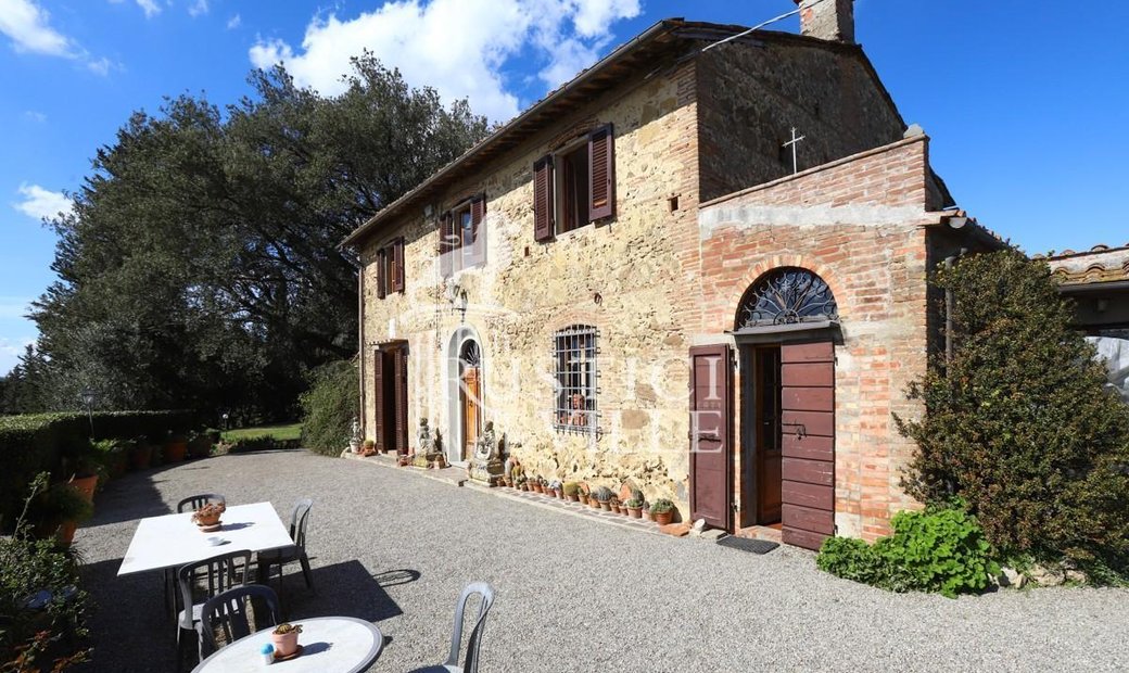 Rustico In Vendita A Palaia Composto Da 18vani In Palaia, Tuscany ...