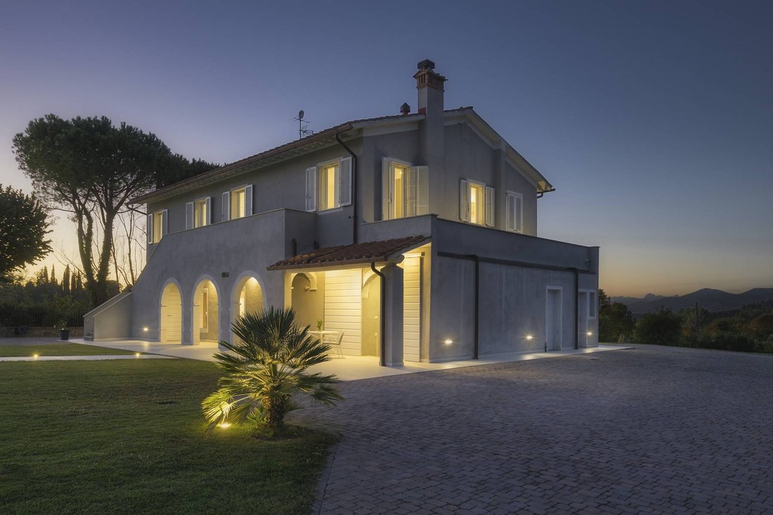 Elegant And Modern Villa In Crespina En Toscana, Italia En Venta (12564121)