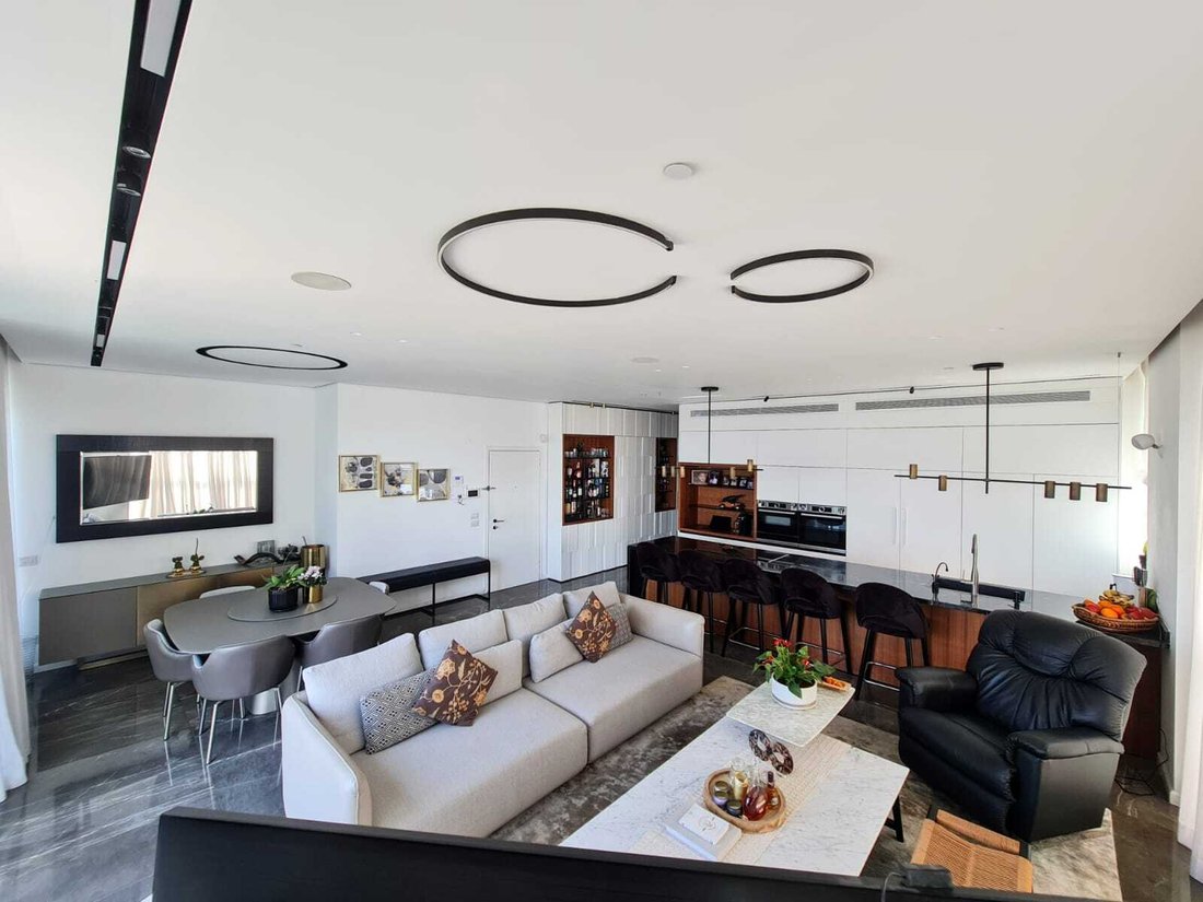 A Large And Spacious Mini Penthouse With A In Netanya, Center District ...