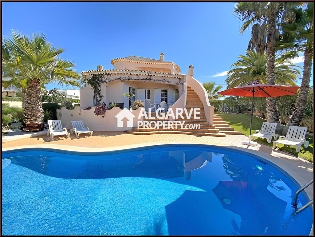 Traditional 3 Bedroom Villa In A Quiet Area In Albufeira, Algarve ...
