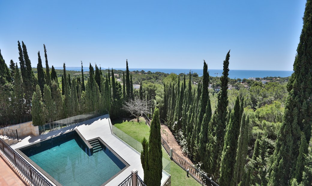 Villa De Lujo Con Vistas Al Mar En Castillo De Bendinat, Islas Baleares ...