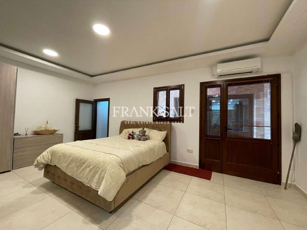 Dingli, Unconverted Farmhouse In ħad Dingli, Malta For Sale (11275696)