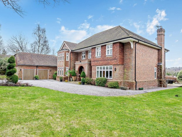 Luxury homes for sale in Sidlesham Common, England, United Kingdom ...