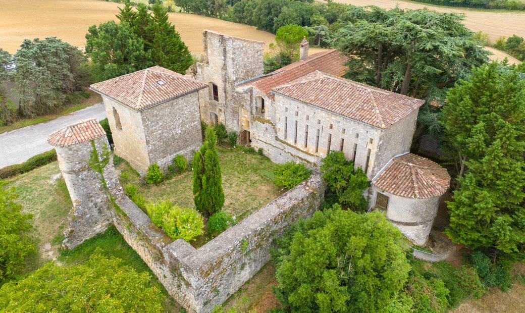 Insolite : Château Connu Sous Le Nom De Musée Du Dans Magrin, Occitanie ...