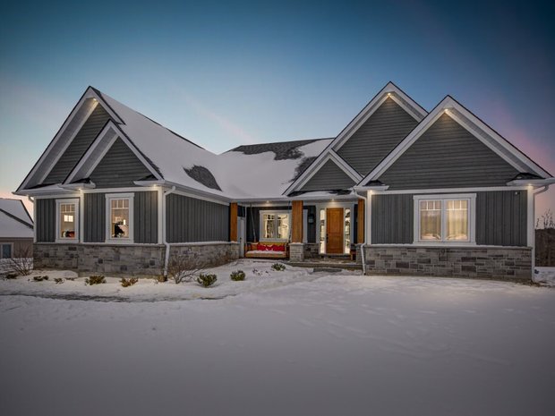 Luxury homes for sale in Moonstone, Ontario, Canada | JamesEdition