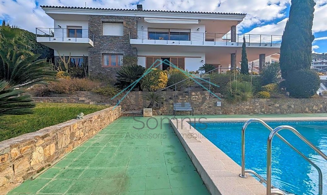 Roses Villa In Roses, Catalonia, Spain For Sale (12593459)