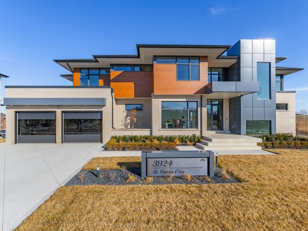 Luxury Homes With Pool For Sale In Windsor Ontario Canada JamesEdition luxury-homes-with-pool-for-sale-in-windsor-ontario-canada-jamesedition