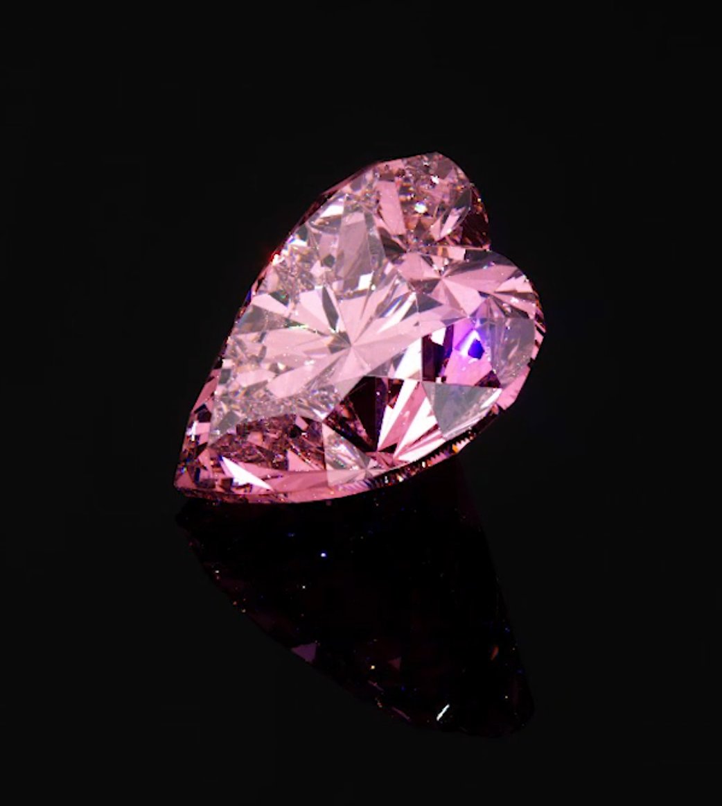 Heart Shape Fancy Vivid Pink Diamond (Gia In Dubai, Dubai, United Arab ...