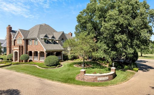 Luxury homes for sale in Dyer, Indiana | JamesEdition