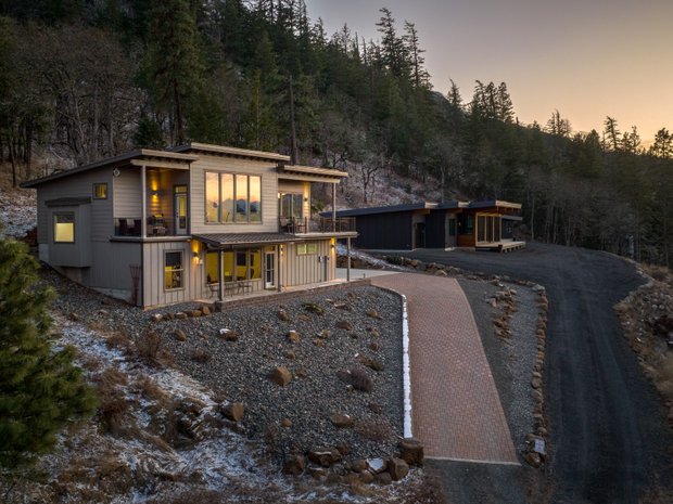 Luxury river view homes for sale in Mosier, Oregon | JamesEdition