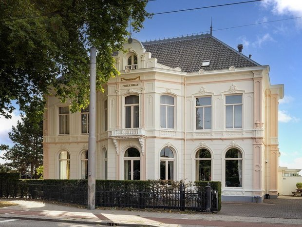 Luxury houses with garden for sale in Boulevardwijk, Arnhem, Gelderland ...