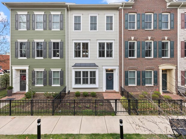 Luxury condos for sale in Alexandria, Virginia | JamesEdition