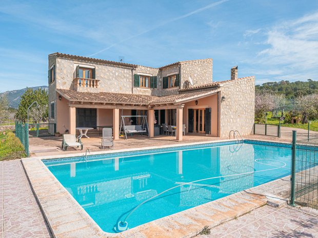 Luxury fincas with tennis court for sale in Bunyola, Balearic Islands ...