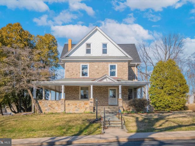 Luxury homes for sale in Willow Grove, Pennsylvania | JamesEdition