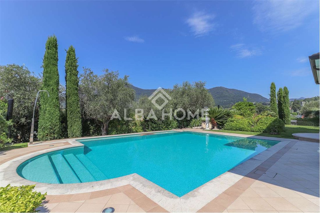 Imponente Villa Singola Con Vista Lago E Piscina In Trobiolo, Lombardy ...