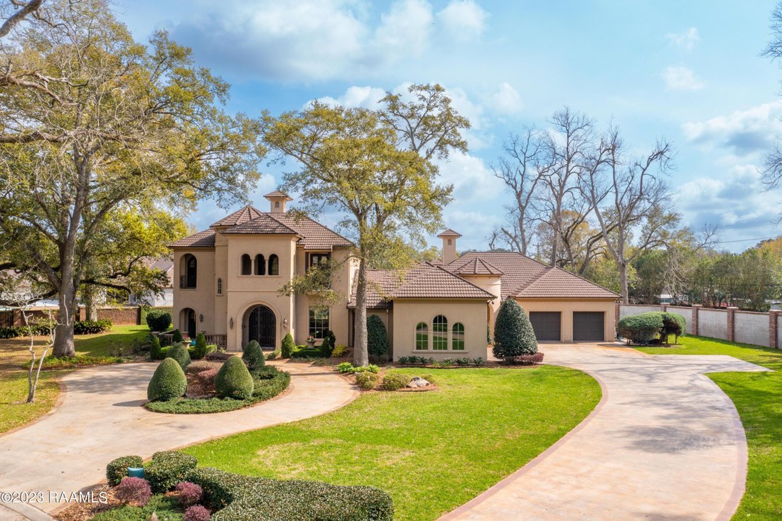 4 Bedrooms Single Family Detached In Broussard, Louisiana, United ...