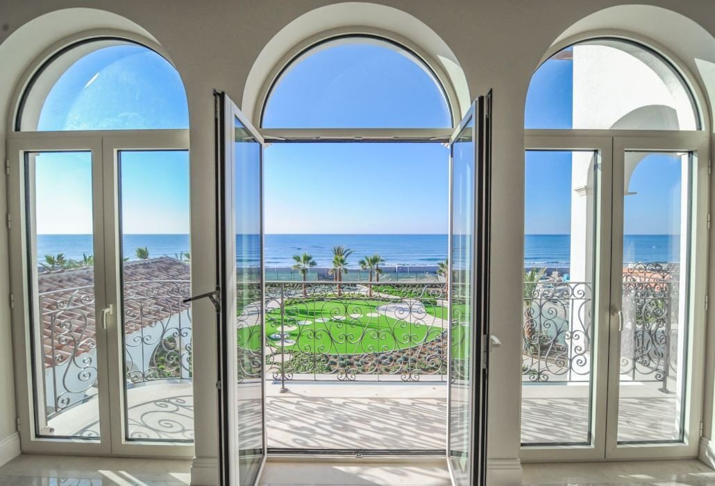 Beachfront Amazing Vila In Larnaca, Larnaca, Cyprus For Sale (12670009)