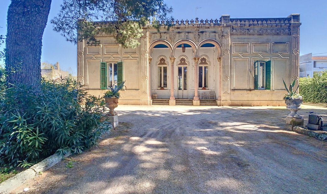 20th Century Historical Palace For Sale In Aradeo (Le) In Aradeo ...