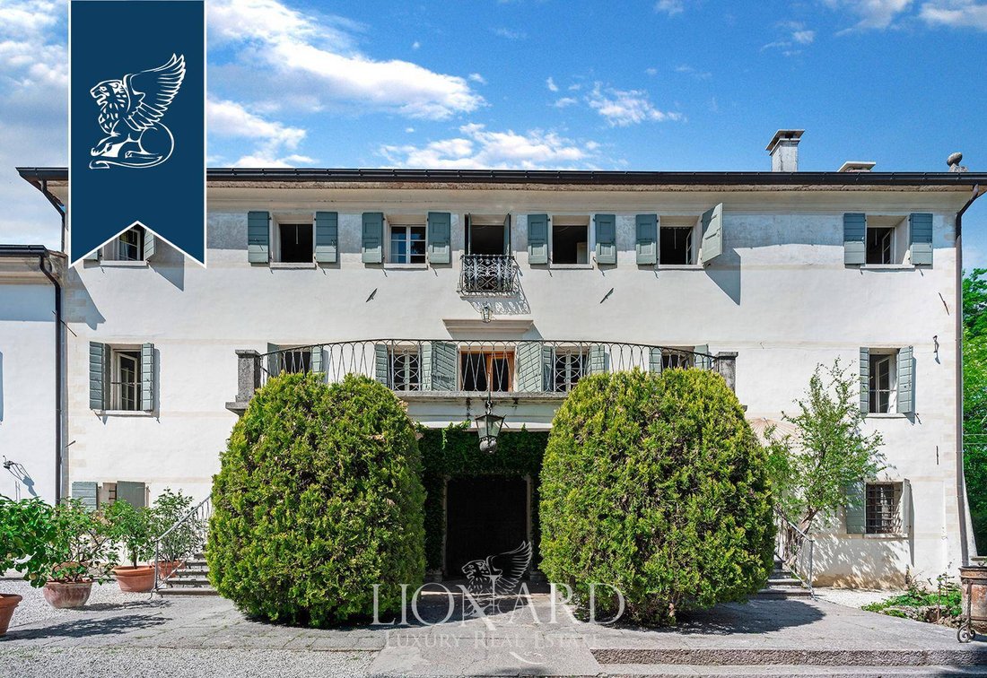 Venetian Villa Among The Sweet Rolling Hills Of In Asolo, Veneto, Italy ...