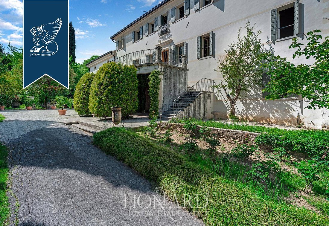 Venetian Villa Among The Sweet Rolling Hills Of In Asolo, Veneto, Italy ...