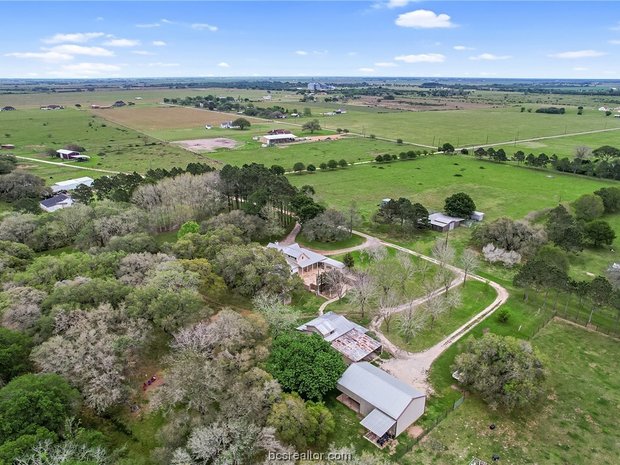 Luxury homes for sale in Ganado, Texas | JamesEdition