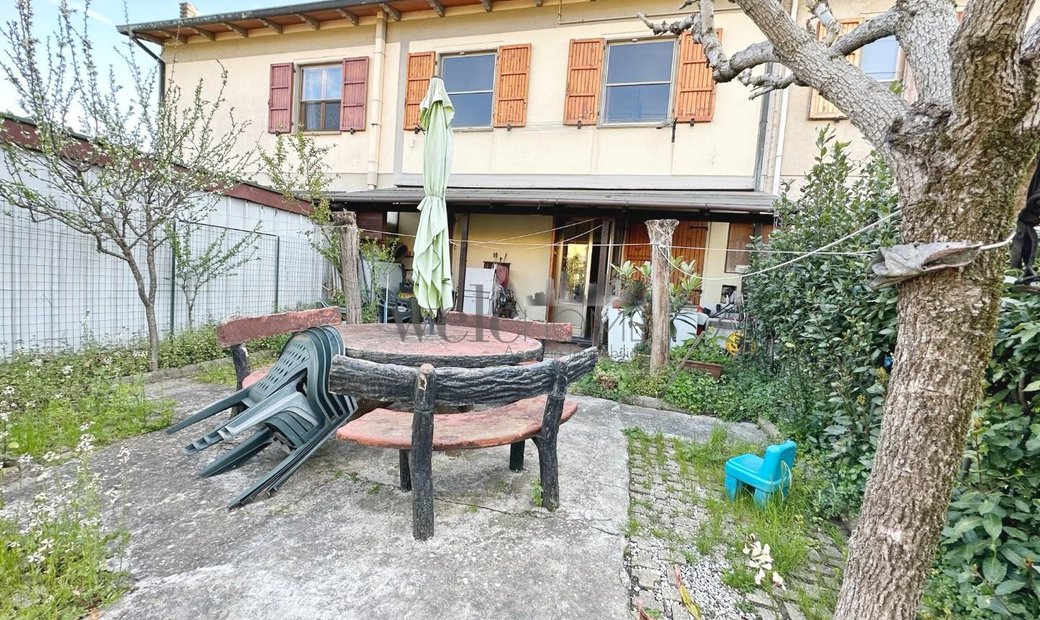 Villetta A Schiera In Vendita A Campi En San Piero A Ponti, Toscana ...