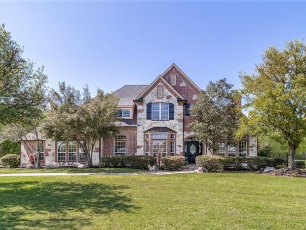 Luxury homes for sale in Gunter, Texas | JamesEdition