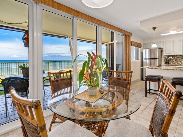 Luxury ocean view apartments for sale in Lahaina, Hawaii | JamesEdition