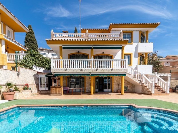 Luxury waterfront villas for sale in Fuengirola, Andalusia, Spain ...