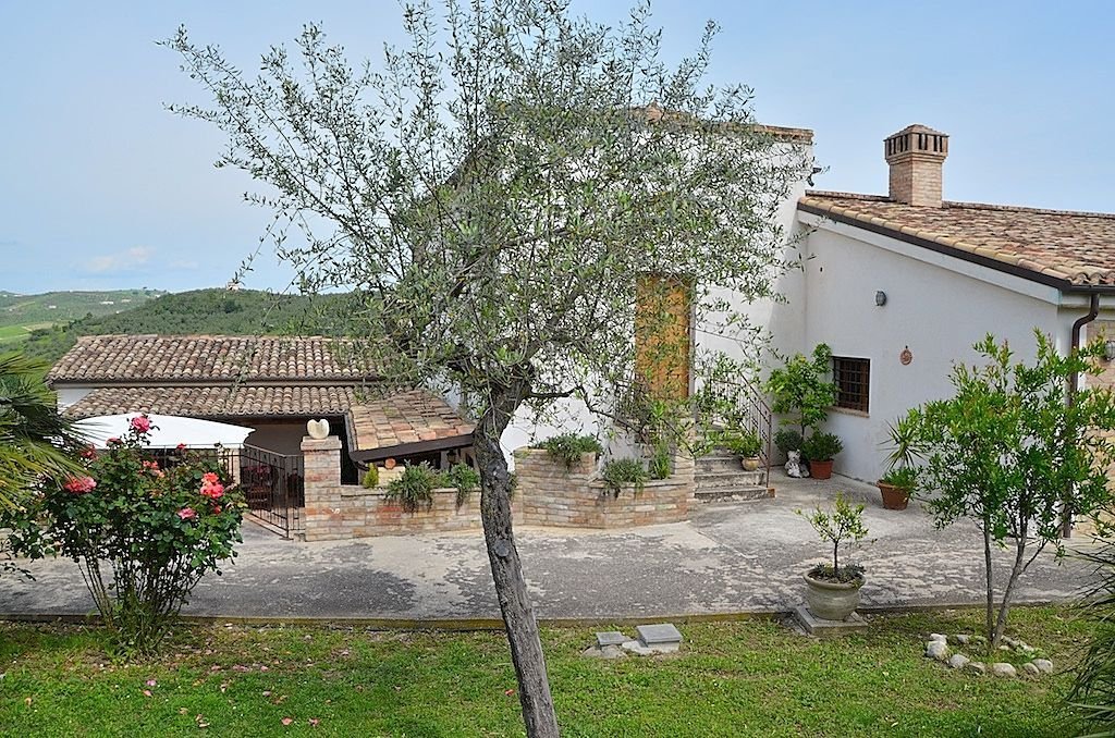 Casale In Vendita A Loreto Aprutino In Abruzzo, Italy For Sale (12744637)
