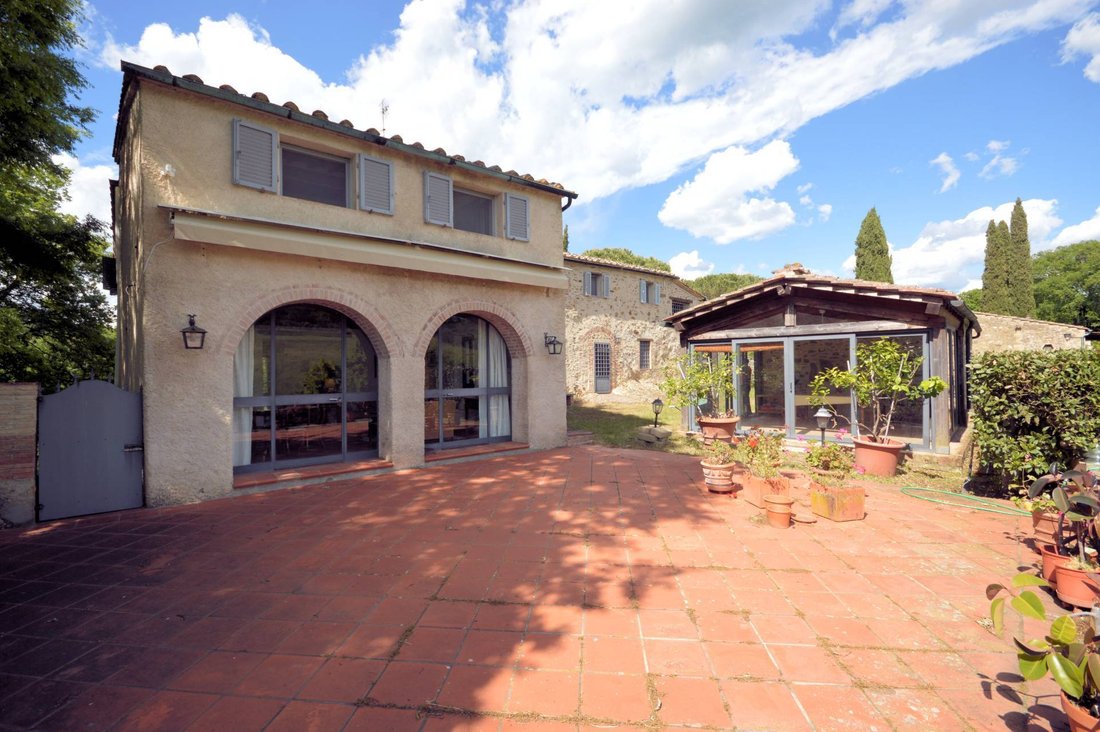 Bellissimo Complesso In Stile Rustico Toscano In Radicondoli, Tuscany ...