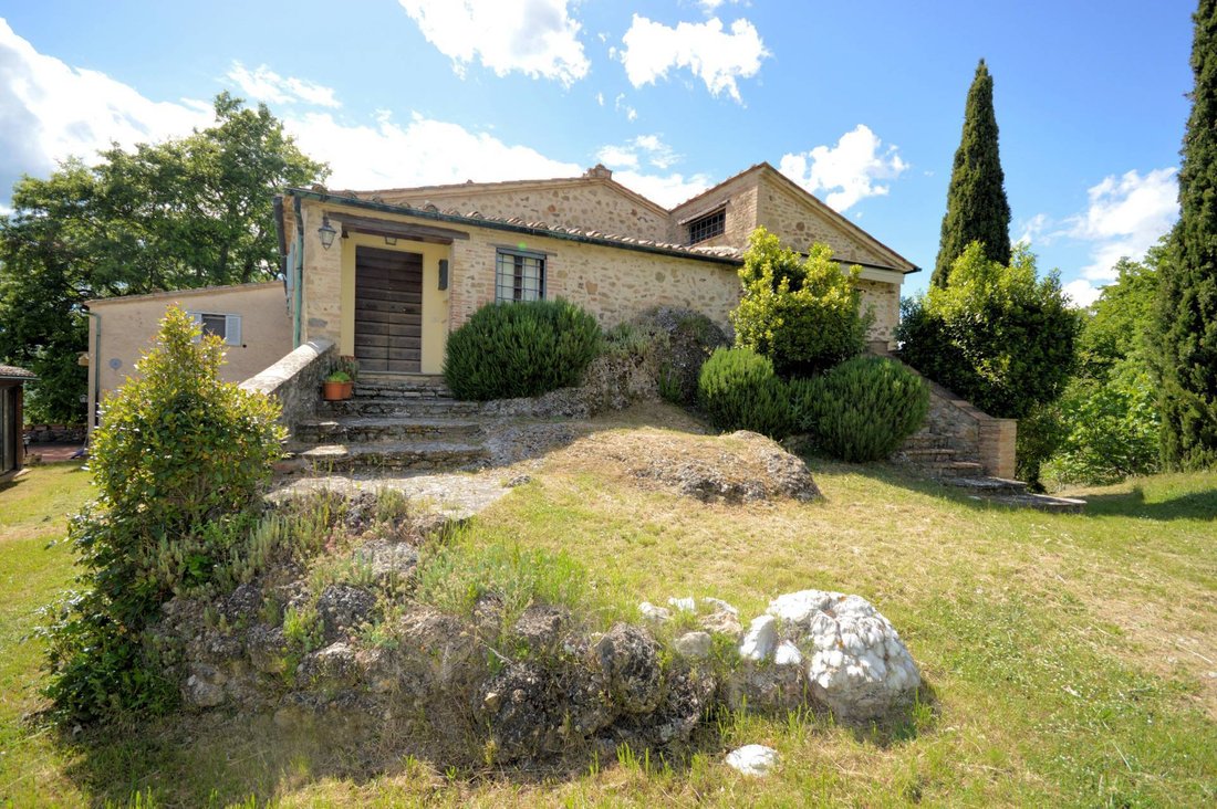 Bellissimo Complesso In Stile Rustico Toscano In Radicondoli, Tuscany ...