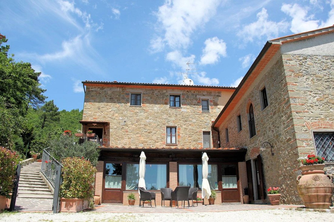 Agriturismo In Antico Podere In Stile Toscano In Montevettolini ...
