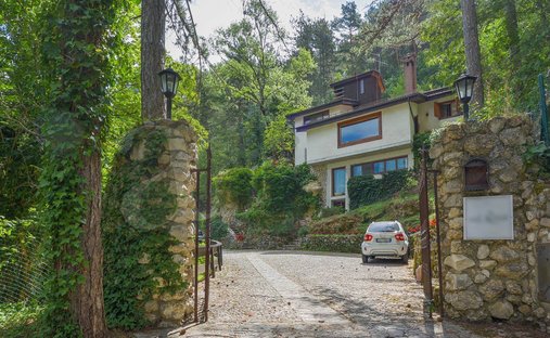 Luxury homes for sale in Scanno, Abruzzo, Italy | JamesEdition