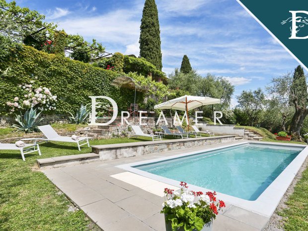 Luxury homes with pool for sale in Lucca, Tuscany, Italy | JamesEdition