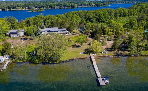 Luxury homes for sale in Mallorytown, Ontario, Canada | JamesEdition