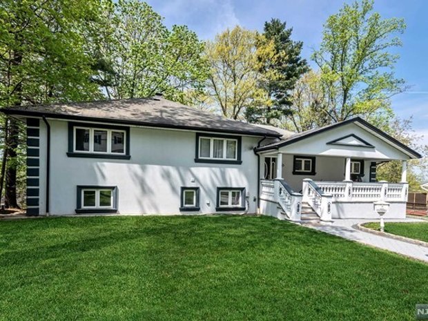Luxury homes for sale in Leonia, New Jersey | JamesEdition