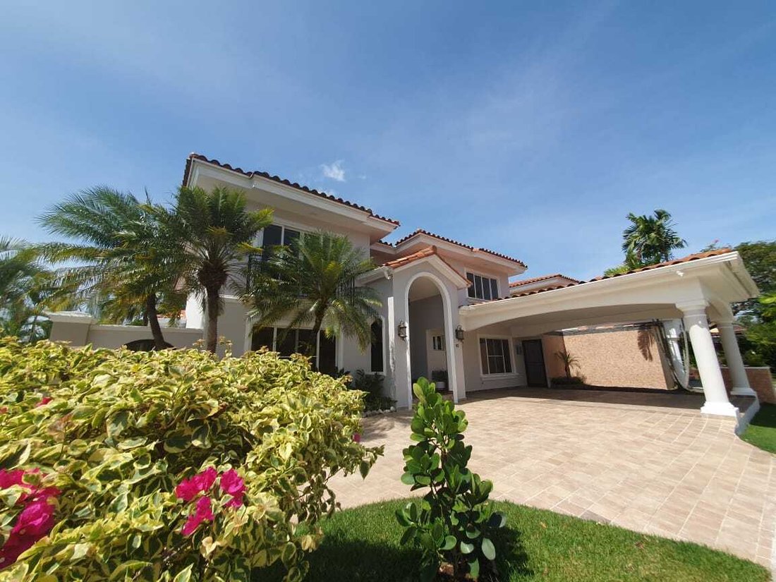 Beautiful House In Costa Bay, With Large Garden In Panama City, Panama ...