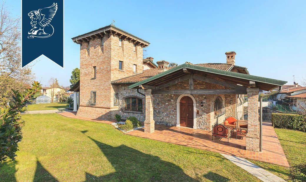 Stunning Villa With A Garden In The Heart Of Brescia's In Leno ...