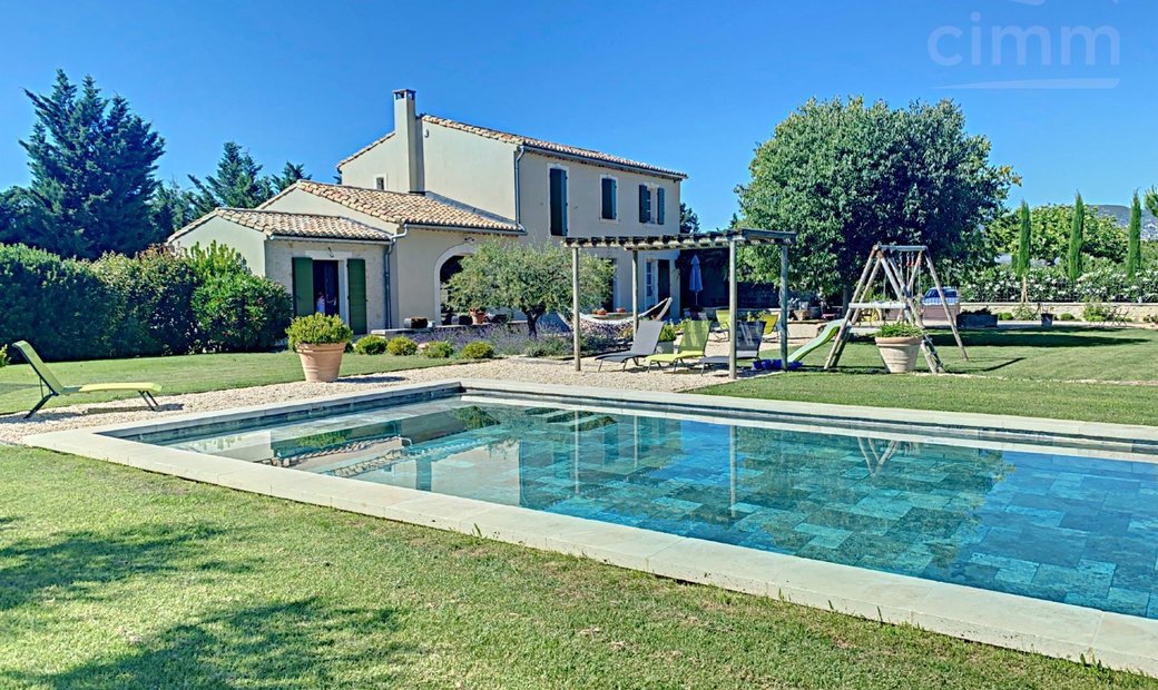 Provence Style House In Lagnes, Provenza Alpi Costa Azzurra, Francia In ...