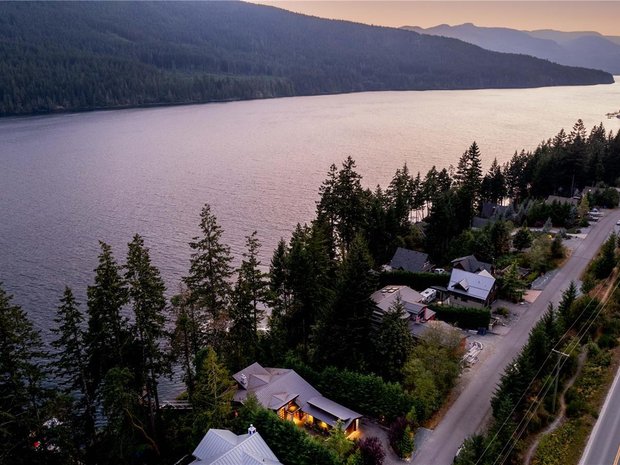 Luxury lakefront homes for sale in Youbou, British Columbia, Canada ...