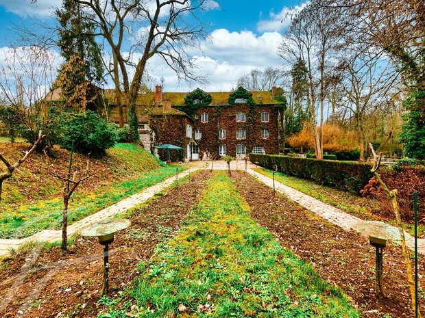 Luxury homes with pool for sale in Varennes-Jarcy, Île-de-France ...