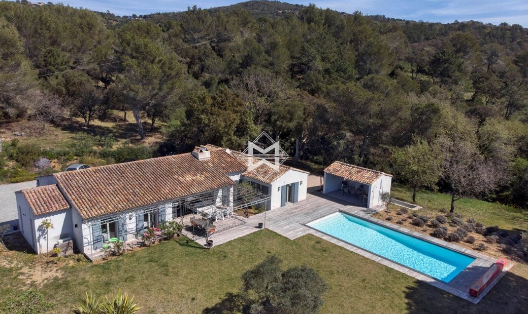 Large Single Storey In La Croix Valmer, Provence Alpes Côte D'azur ...