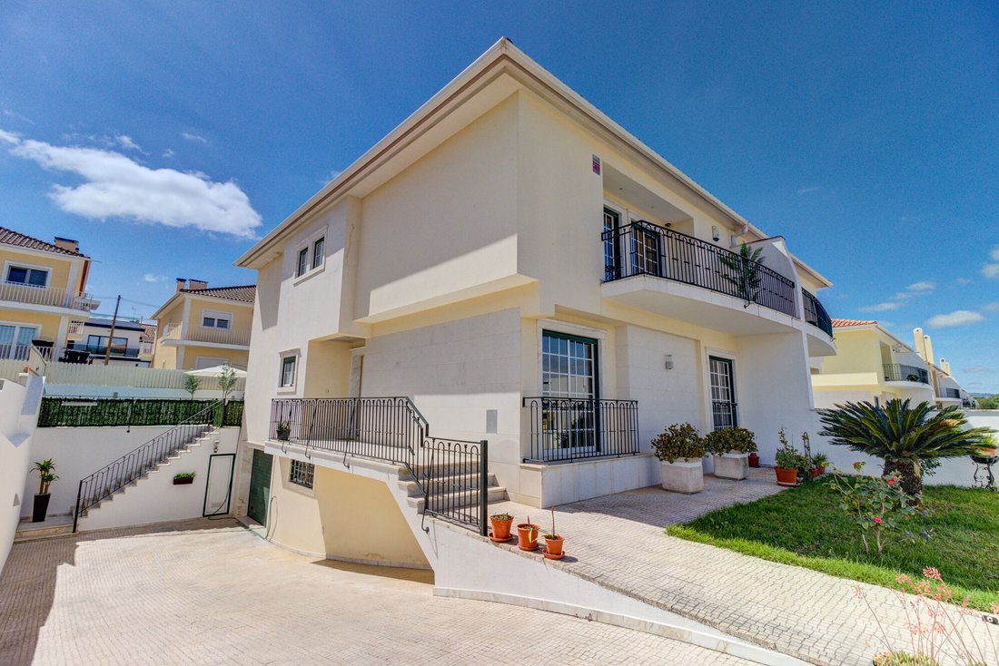 Moradia T5 Com Piscina, Na Granja In Vialonga, Lisbon, Portugal For ...