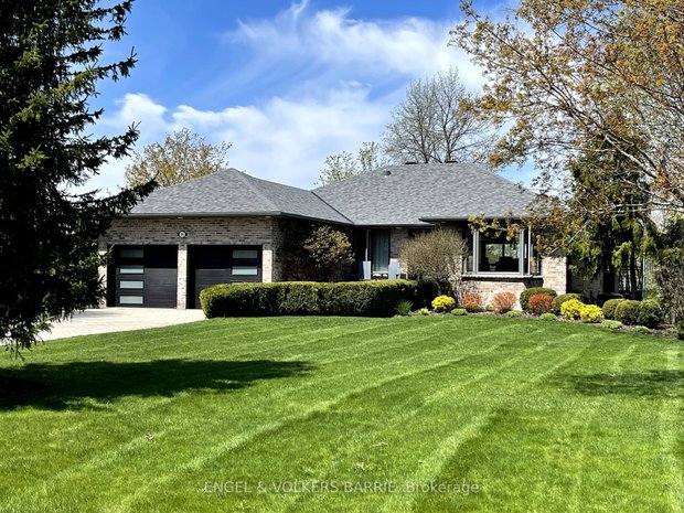 Luxury homes for sale in Minesing, Ontario, Canada | JamesEdition